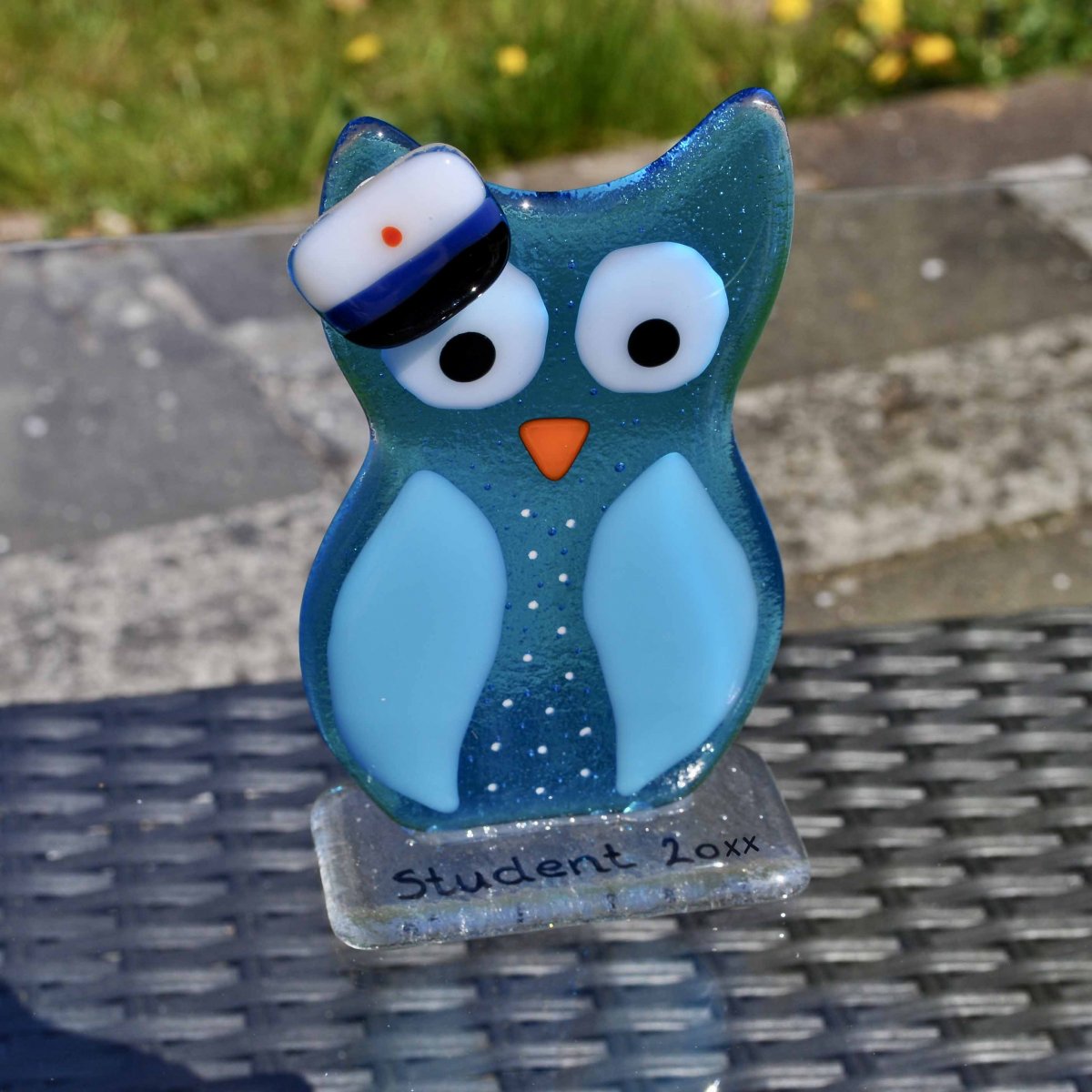 Blå ugle med HTX hue - Unikt Glaskunst - Butique CharChri