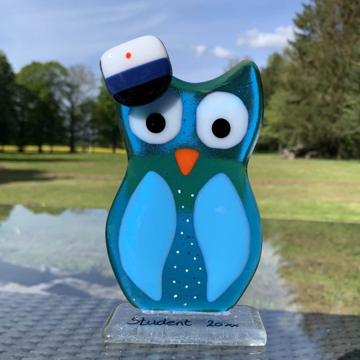 Blå ugle med HTX hue - Unikt Glaskunst - Butik CharChri